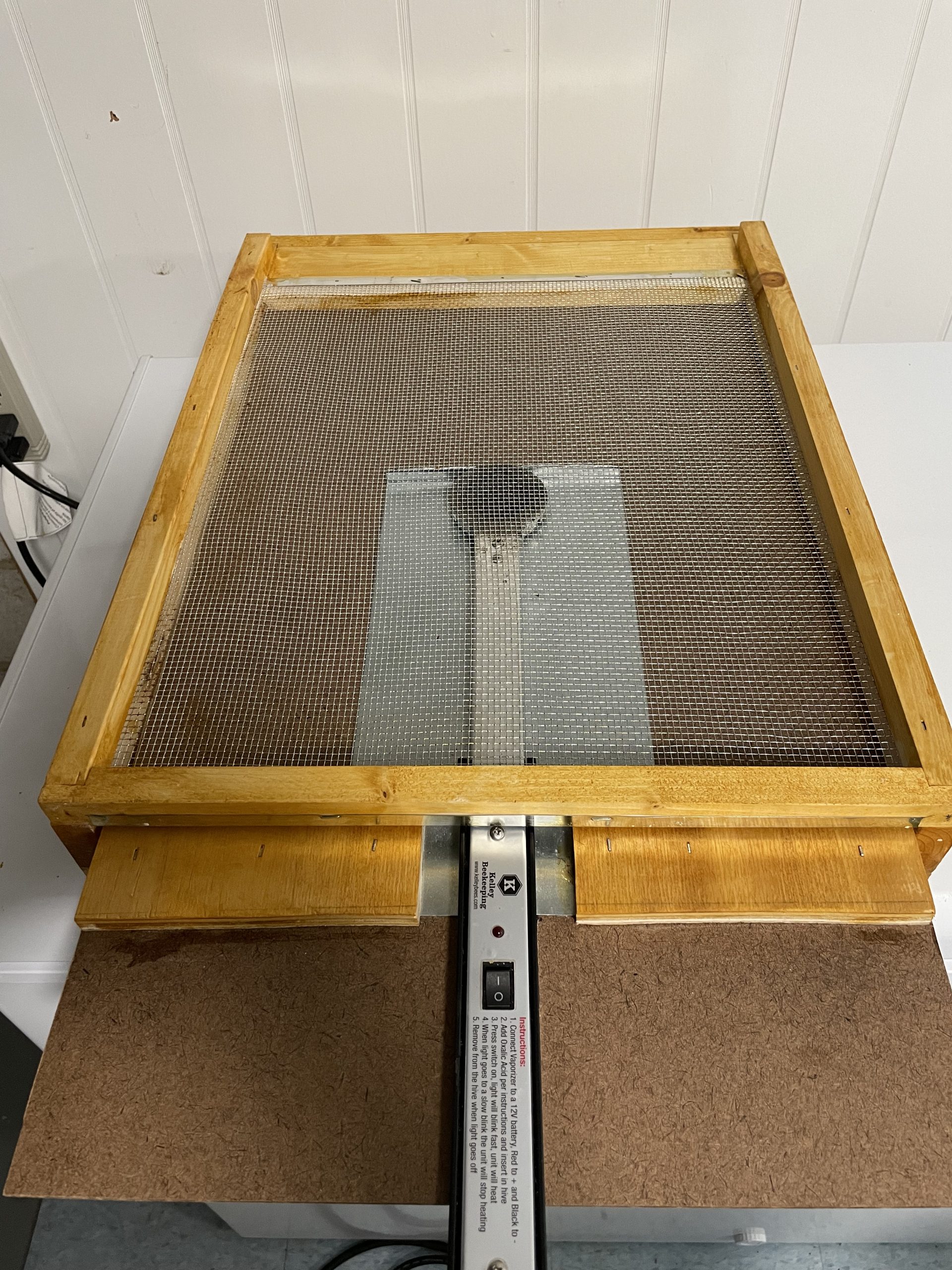 New Hive bottom board with integrated scale. – Allview Bees